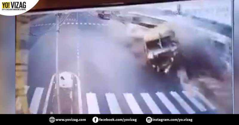Horrific accident in Telangana kills lorry driver on spot