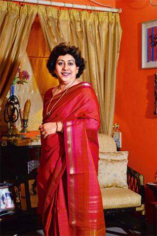 5 Doordarshan news readers who made saree and news famous!